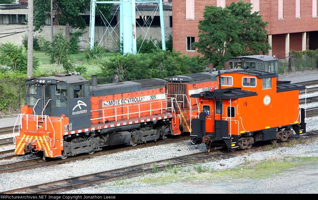 A pair of Arcelor Mittal SW1500's pass an IHB caboose